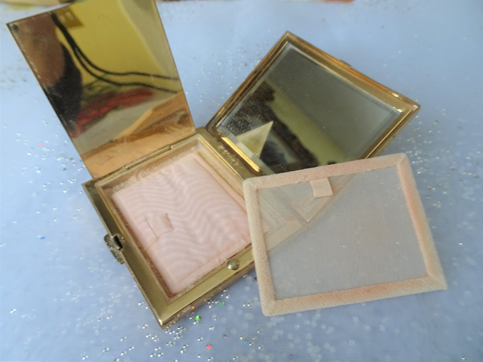 GORGEOUS Vintage Mother of Pearl Purse Compact, Elegant Design, Vintage ...