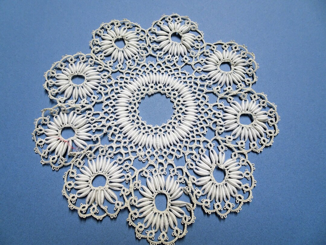 BEAUTIFUL Antique Hand Tatted LACE Doily, Intricate Tatting Design,fine ...