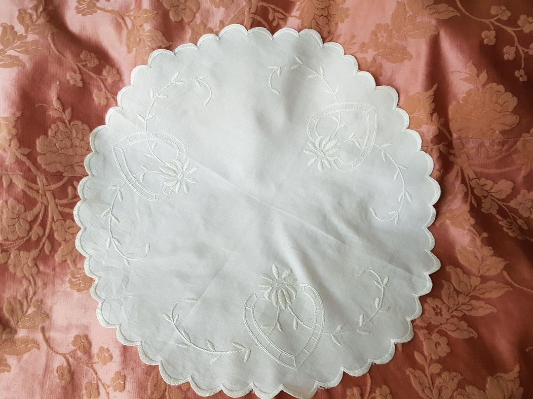 LOVELY Madeira Centerpiece Table Topper Doily,hand Embroidered,raised ...