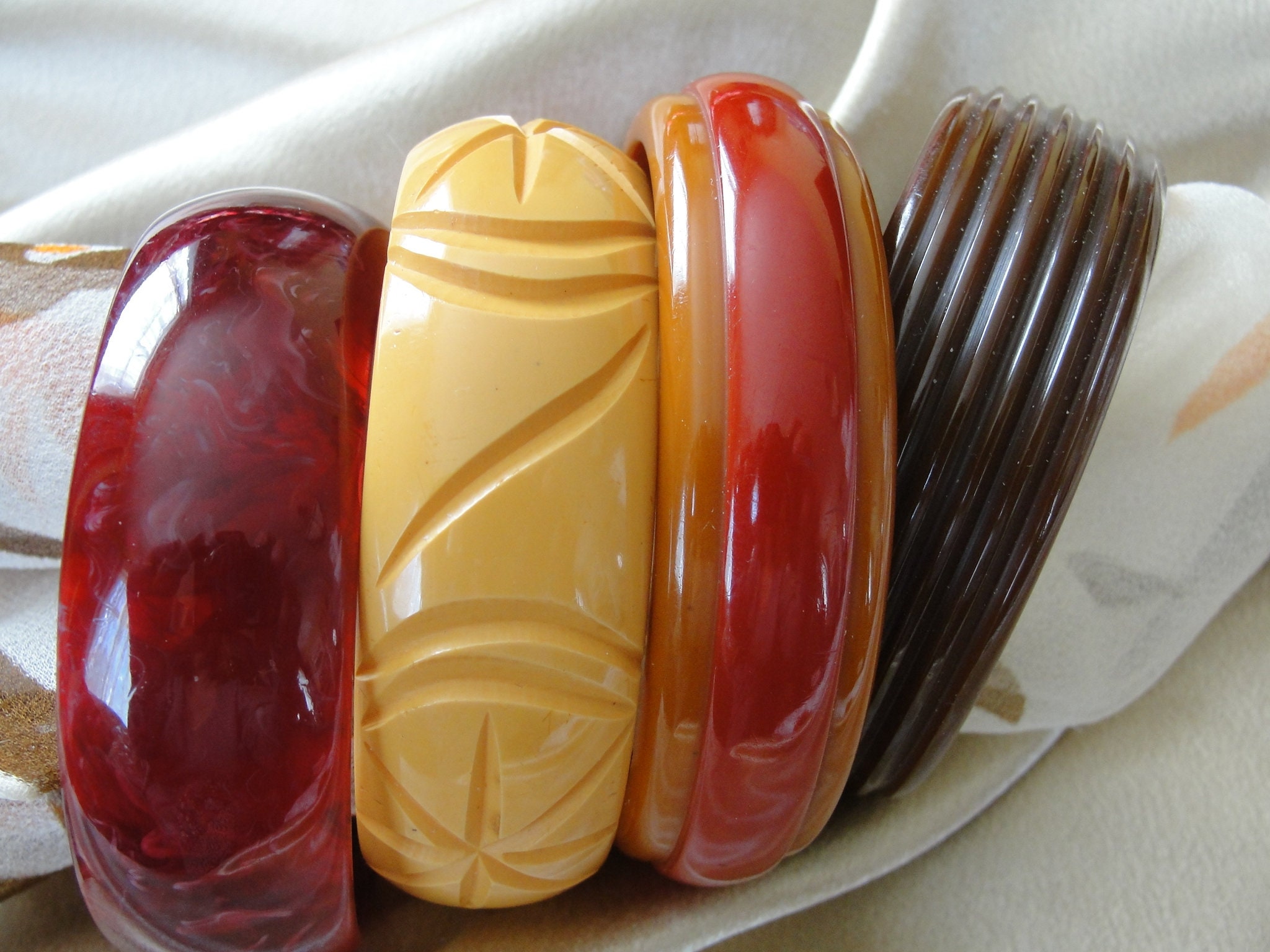 STUNNING Art Deco 2 Tone Bakelite Bracelet,cinnamon and Toffee Bakelite ...