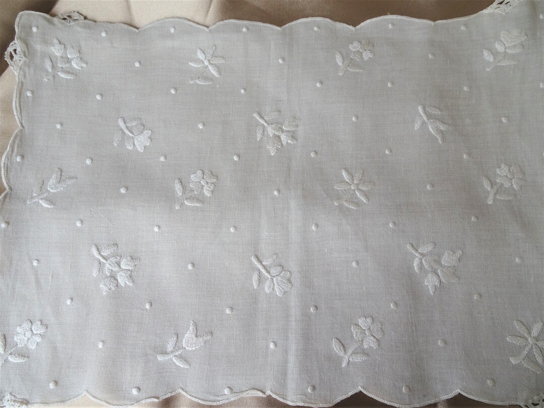 EXCEPTIONAL Vintage Italian Embroidered Fine Linen Table Centerpiece ...