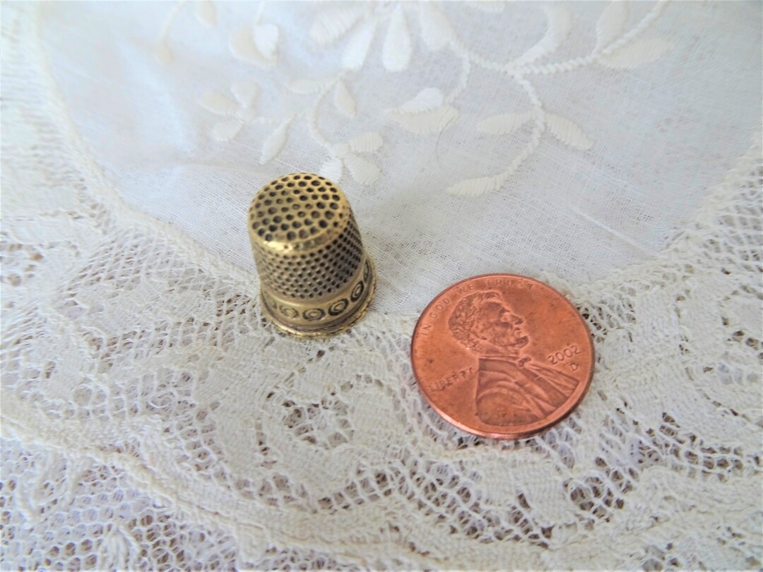 SWEET Victorian Young Girls Thimble, Lovely Engraved Antique Thimble ...