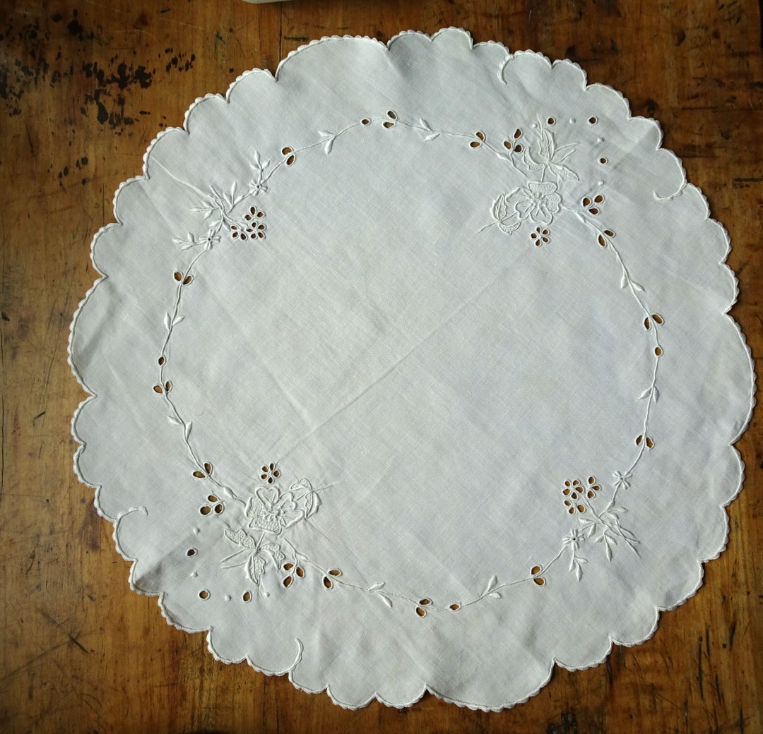 LOVELY Madeira Centerpiece Table Topper Doily,hand Embroidered,raised ...