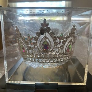 Quinceanera Crown or Tiara Display Box - Beautiful Sturdy Acrylic Box ...