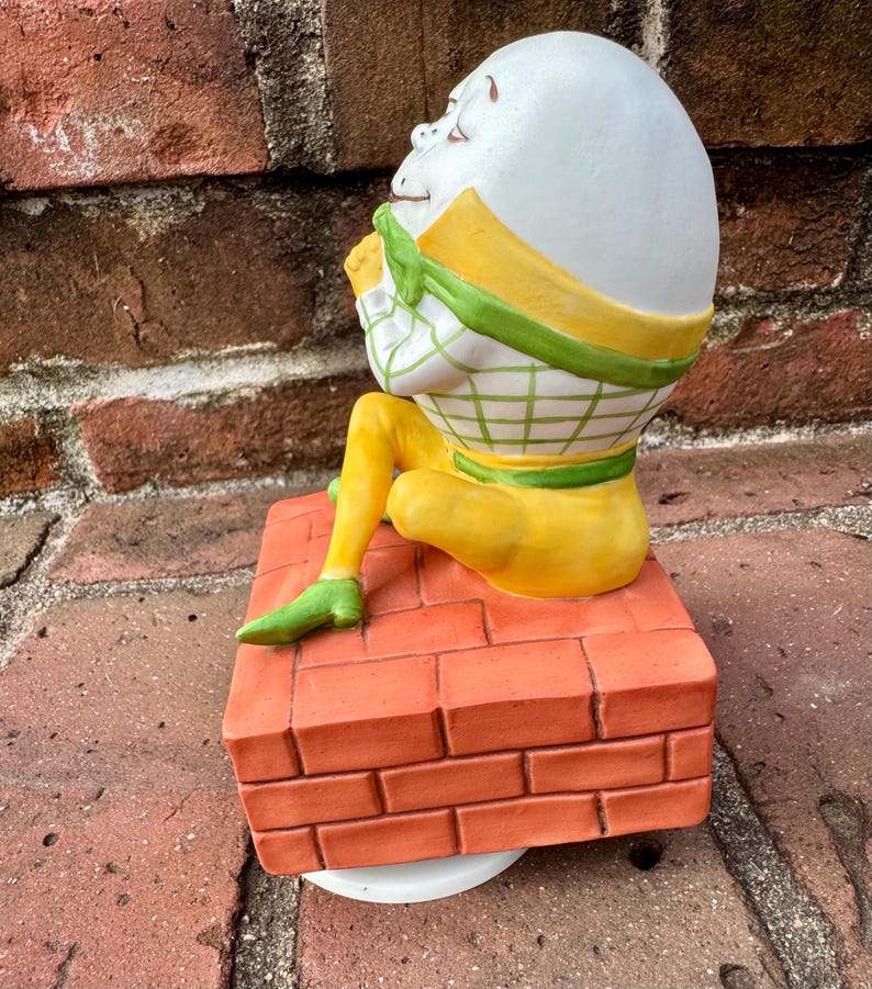 1981 Humpty Dumpty Musical Figurine, MANN / Schmid Wind up Rotating ...