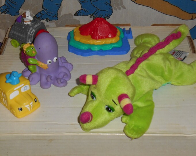 MAGIC SCHOOL BUS Liz the Lizard 9" Beanbag Plush Toy Plus Bonus Toys ...