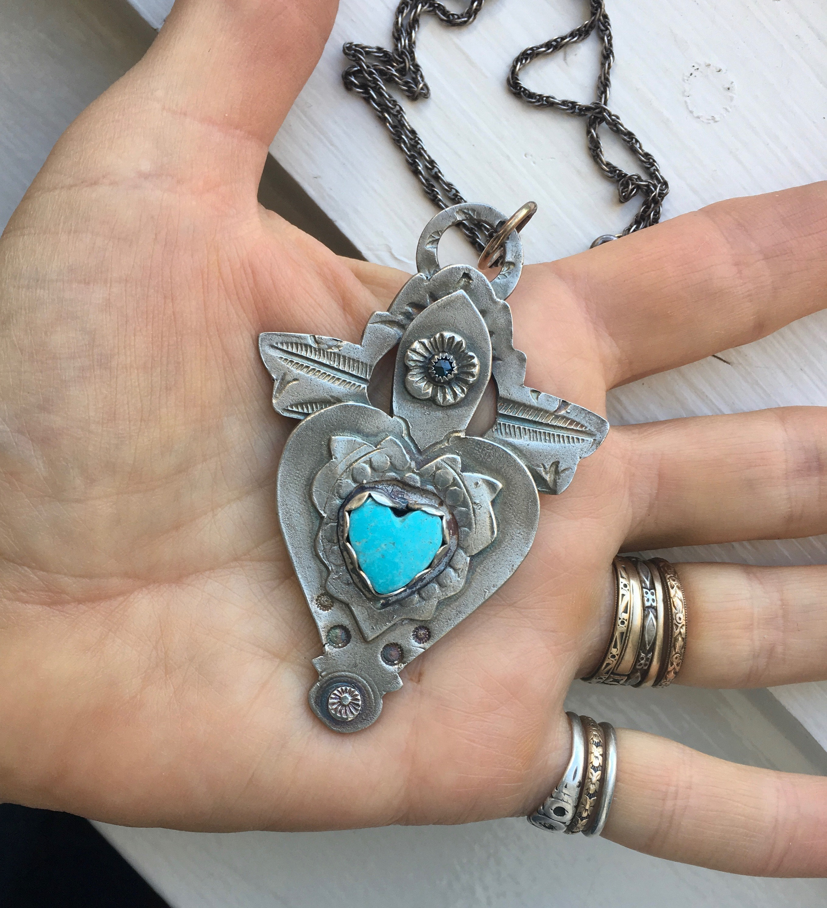 Nuevo corazón turquesa artesanal y colgante de libras - Etsy España