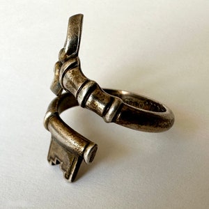 Vintage Sterling Avon Key Wrap Ring, Size 5.75, Adjustable - Etsy
