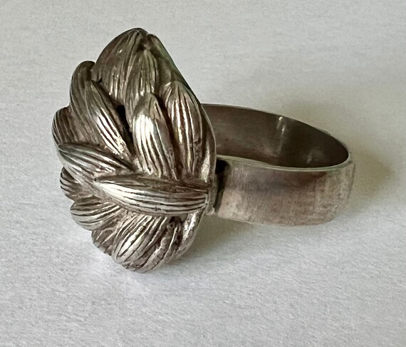 vintage sterling botanical Napier ring, size 7.75, ad… - Gem