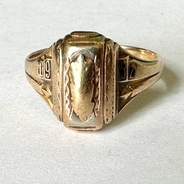 Vintage Class Ring - Etsy