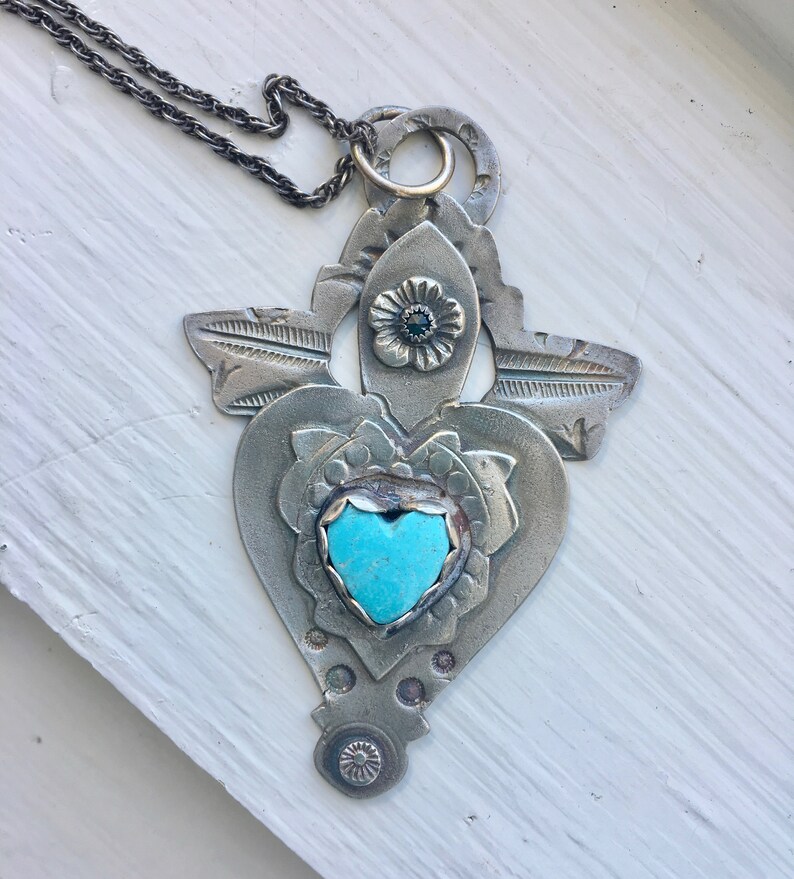 Nuevo corazón turquesa artesanal y colgante de libras - Etsy España