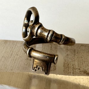 Vintage Sterling Avon Key Wrap Ring, Size 5.75, Adjustable - Etsy
