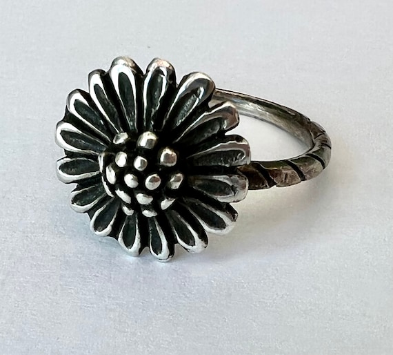 sterling daisy/sunflower ring, size 5.75+ - Gem