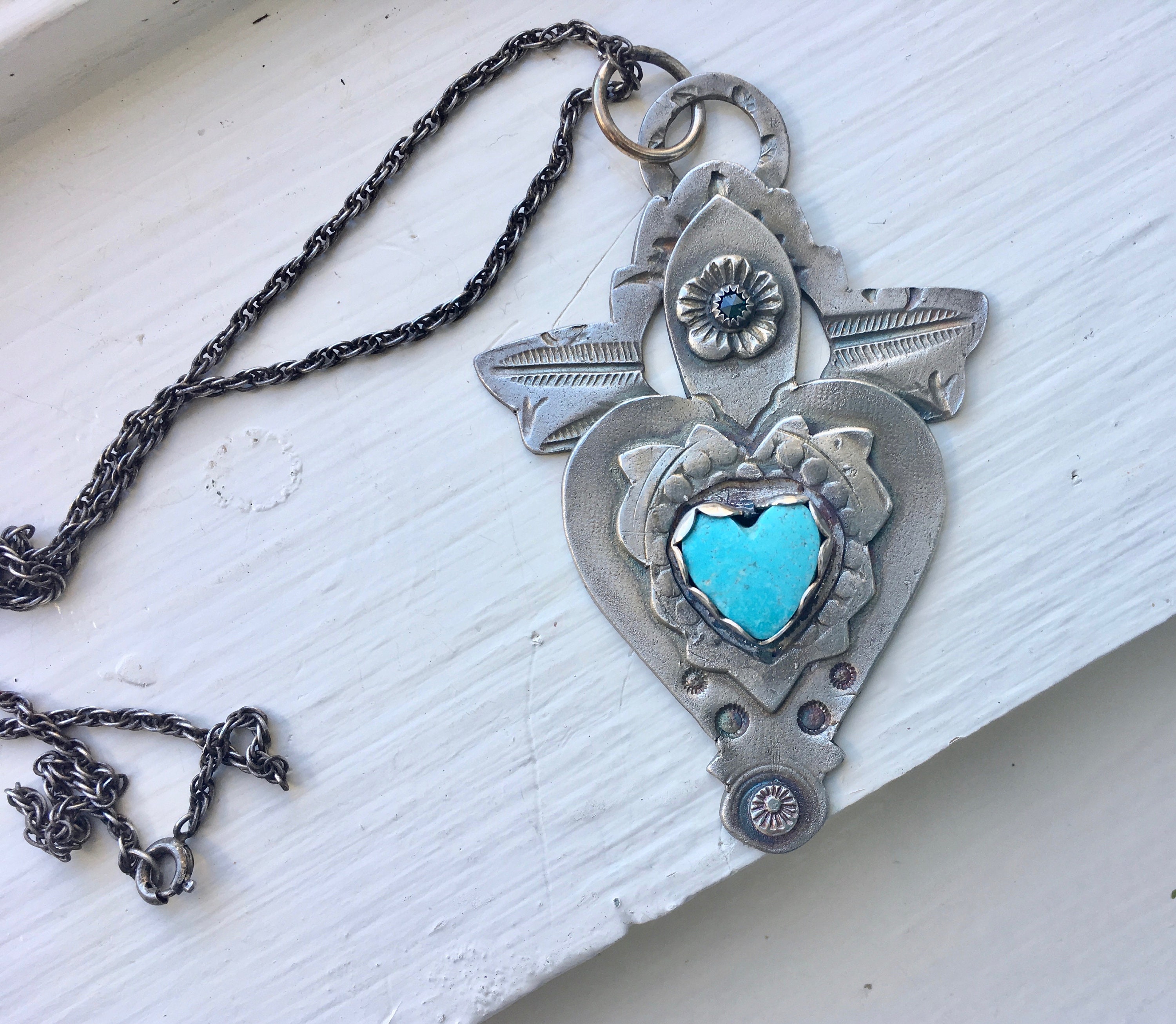 Nuevo corazón turquesa artesanal y colgante de libras - Etsy España