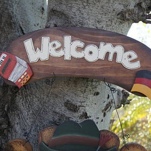 Bundle SPECIAL ** Seasonal Welcome Bear With 4 Seasonal Outfits - Wood ...