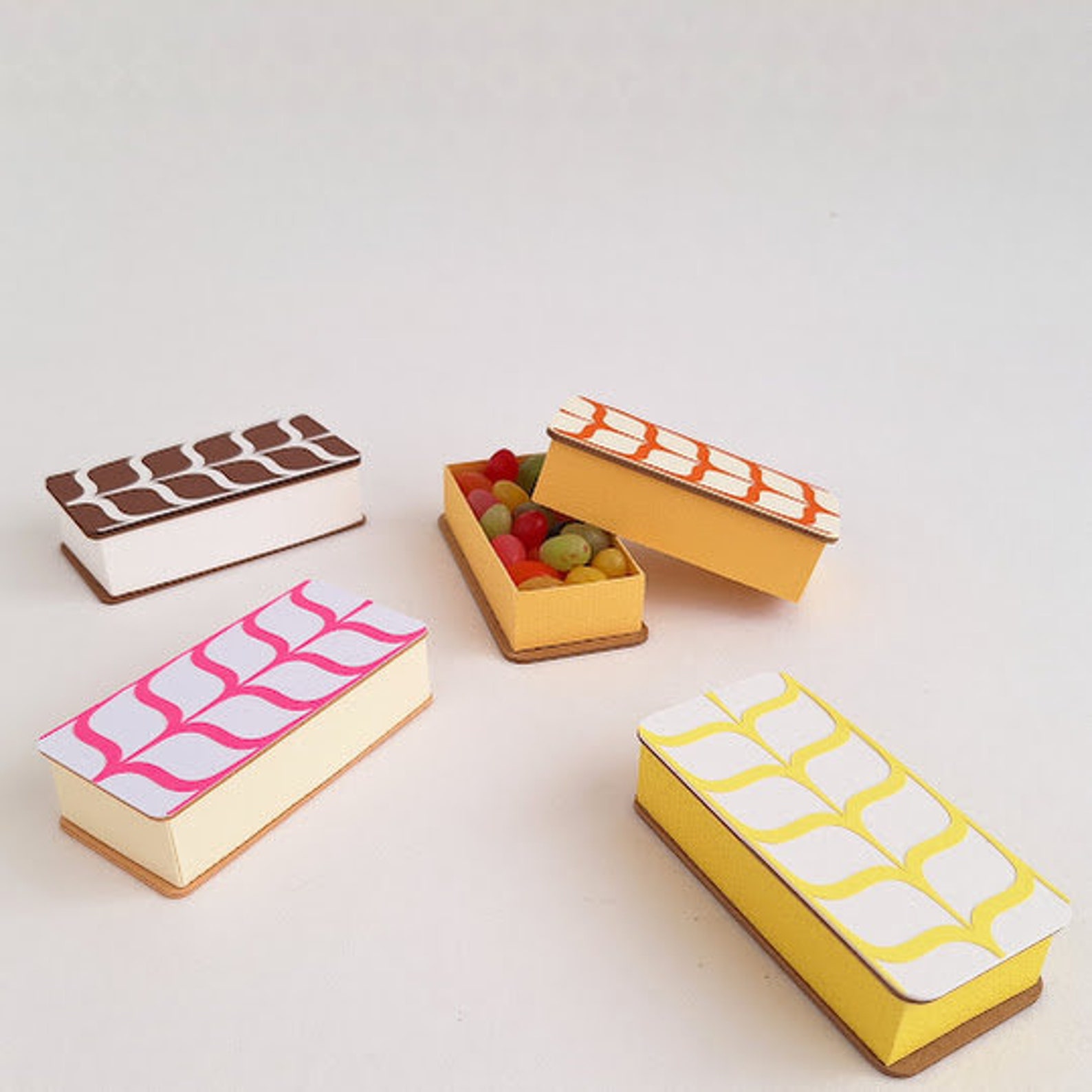 Bakewell Tart Gift Box SVG Cut File: DIY Wedding Favor (digital ...