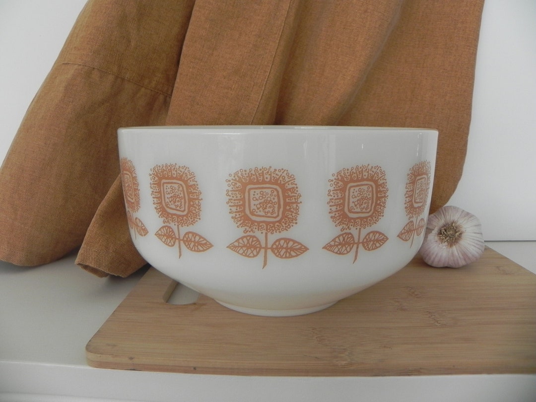 VINTAGE // MCM Atomic Bowl // 1960s Federal Milk Glass 2 Qt. Serving ...