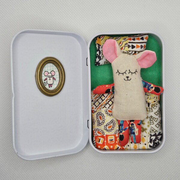 Mouse in Altoid Tin - Etsy