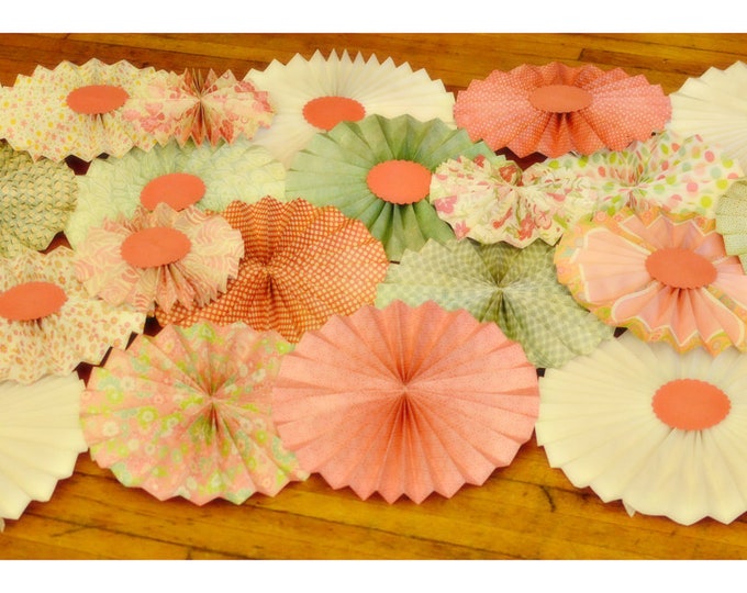 Paper Wheel Fan Flowers Background / Backdrop in Weddings - Etsy