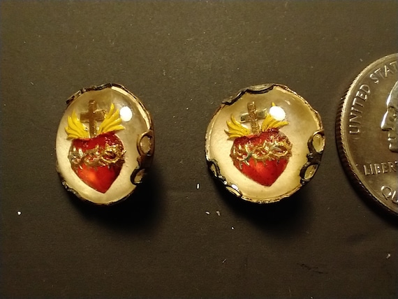 Reverse painted "Sacred Heart of Jesus" Miniature pin… - Gem