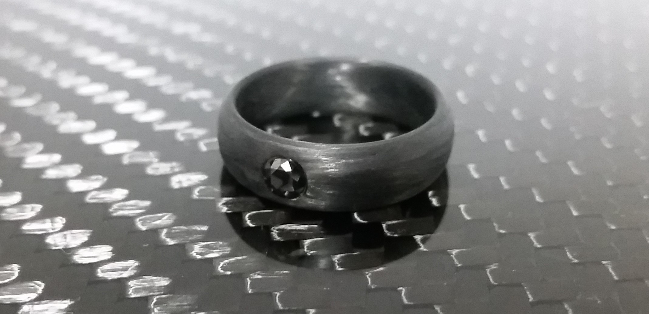 Men's or Women's 100% Carbon Fiber Ring With 4mm Diamond Solitaire ...