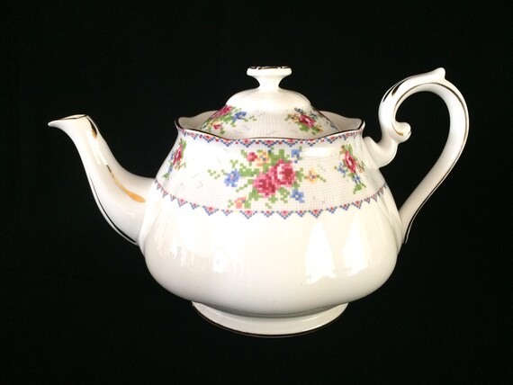 ROYAL ALBERT LARGE 'Petit Point' Teapot | Etsy