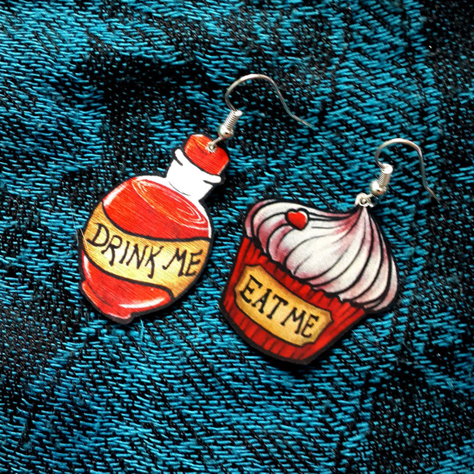 Alice in Wonderland Eat Me Drink Me Red Cupcake Potion Metal - Etsy