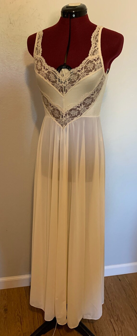 White ivory toga style - Gem