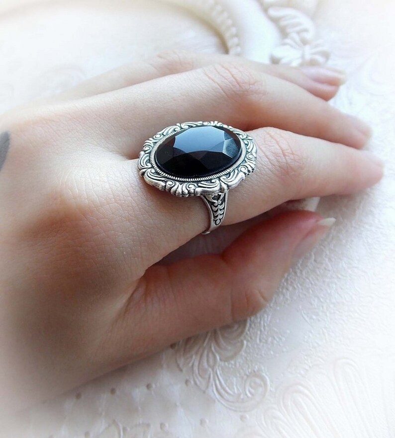 Black Crystal Ring: Gothic Victorian Style, Aged Silver Ornate Jewelry ...