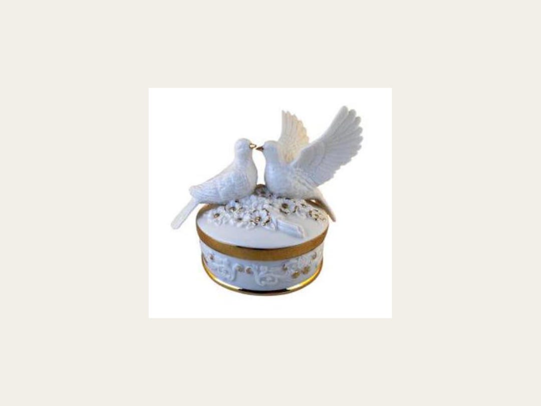 Vintage Porcelain Turtle Doves Music Box: Gold Encrusted Keepsake - Etsy