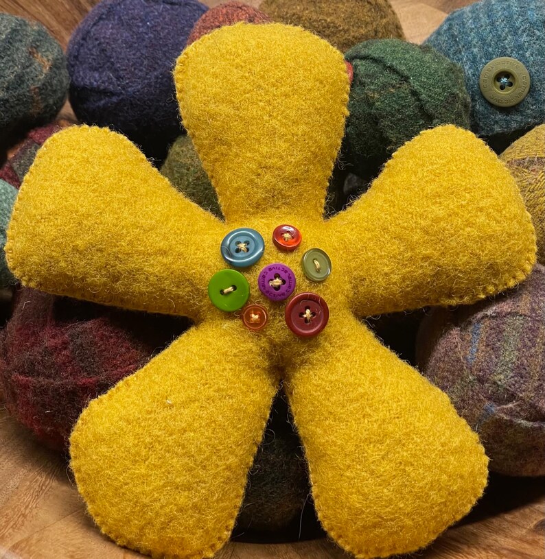 BLOOMS & BUTTONS Epattern Patchwork Applique - Etsy