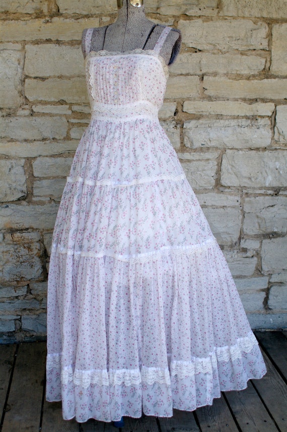 Items similar to 1960s Sun Dress with Lace Accents / Pink Flowers ...