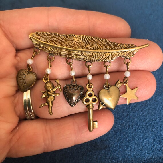 Hearts and Feathers Brooch Dangling Charm Brooch Bron… - Gem