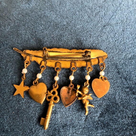 Hearts and Feathers Brooch Dangling Charm Brooch Bron… - Gem