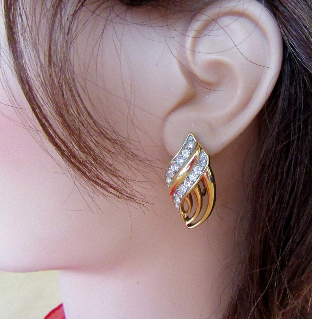 Vintage TRIFARI Gold Tone Swirl Graceful Crystal Clear Rhinestone Clip ...