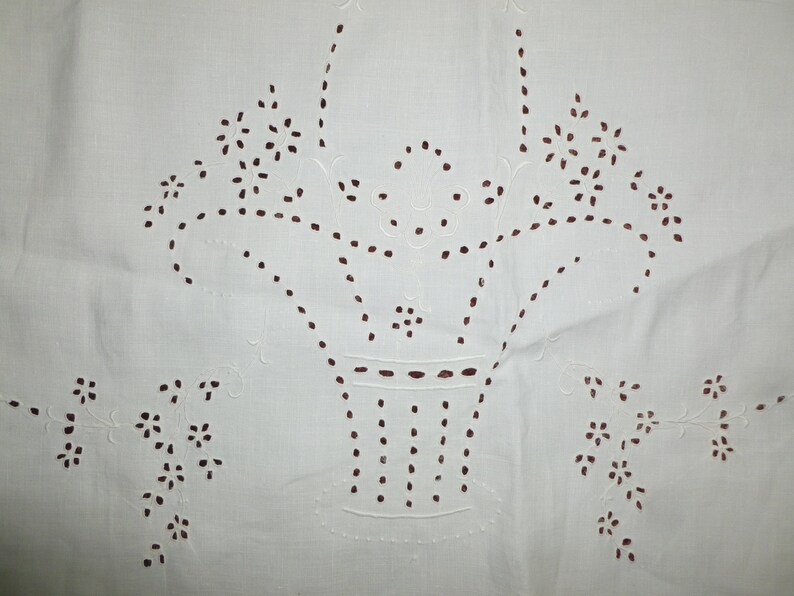 ANTIQUE Crisp Irish Linen TABLECLOTH Elaborate Hand Embroidery-wedding ...