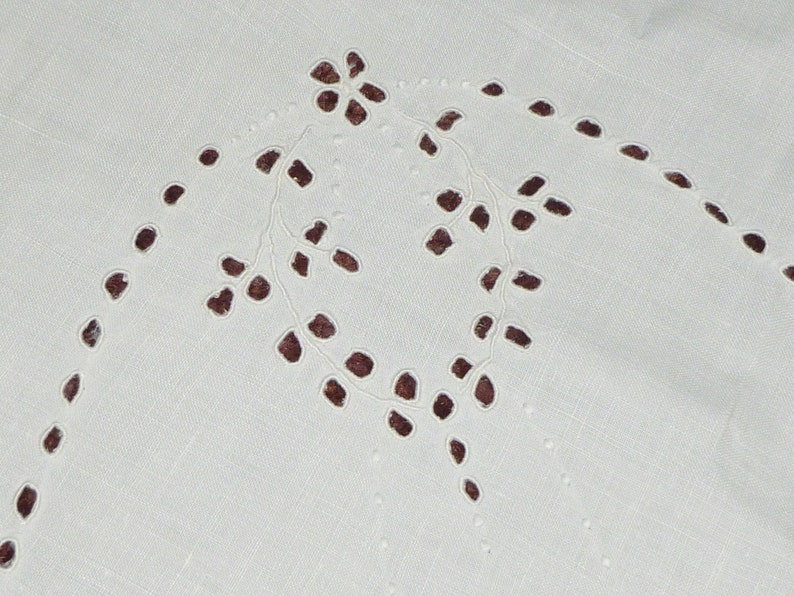 ANTIQUE Crisp Irish Linen TABLECLOTH Elaborate Hand Embroidery-wedding ...