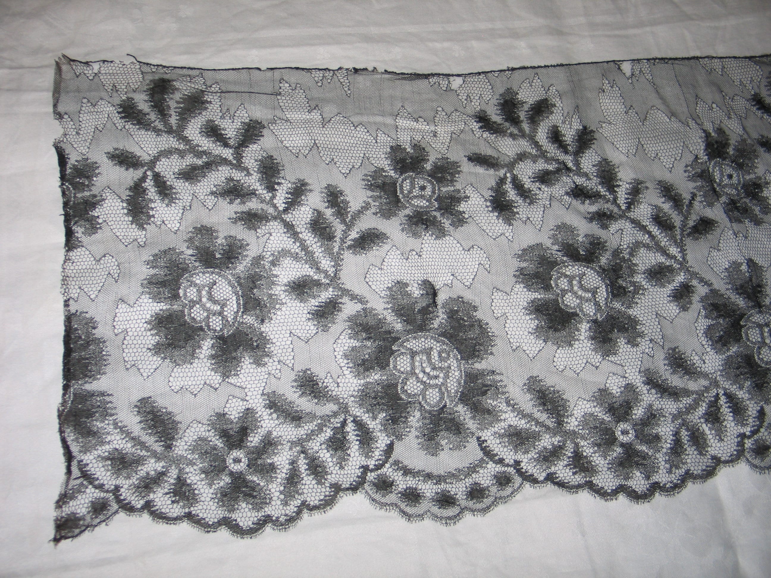 ANTIQUE LACE Circa 1800s Hand Made French CHANTILLY Lace | Etsy