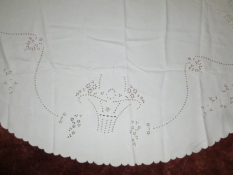 ANTIQUE Crisp Irish Linen TABLECLOTH Elaborate Hand Embroidery-wedding ...