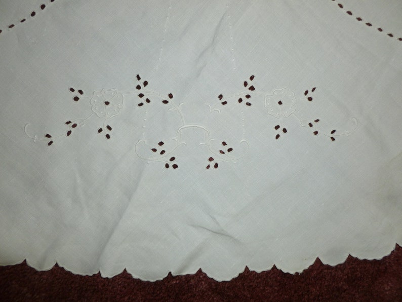 ANTIQUE Crisp Irish Linen TABLECLOTH Elaborate Hand Embroidery-wedding ...