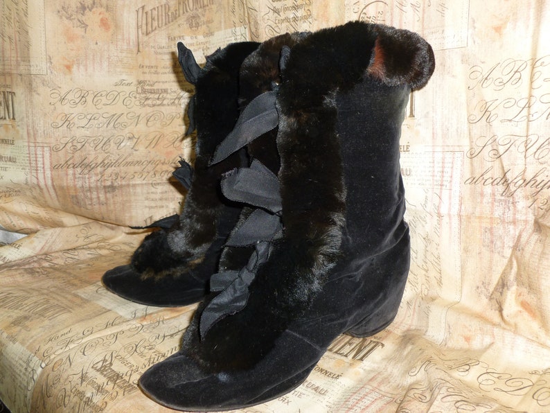 Antique Carriage Boots / Victorian Edwardian Boots Black Velvet Fur ...