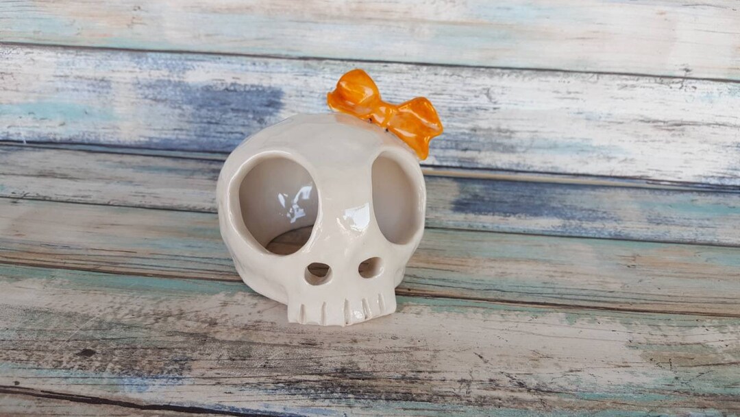 Little Aquarium Skull MADE TO ORDER - Femme Fish Tank Decor - Betta ...
