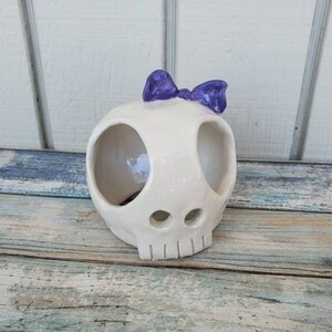 Little Aquarium Skull MADE TO ORDER - Femme Fish Tank Decor - Betta ...