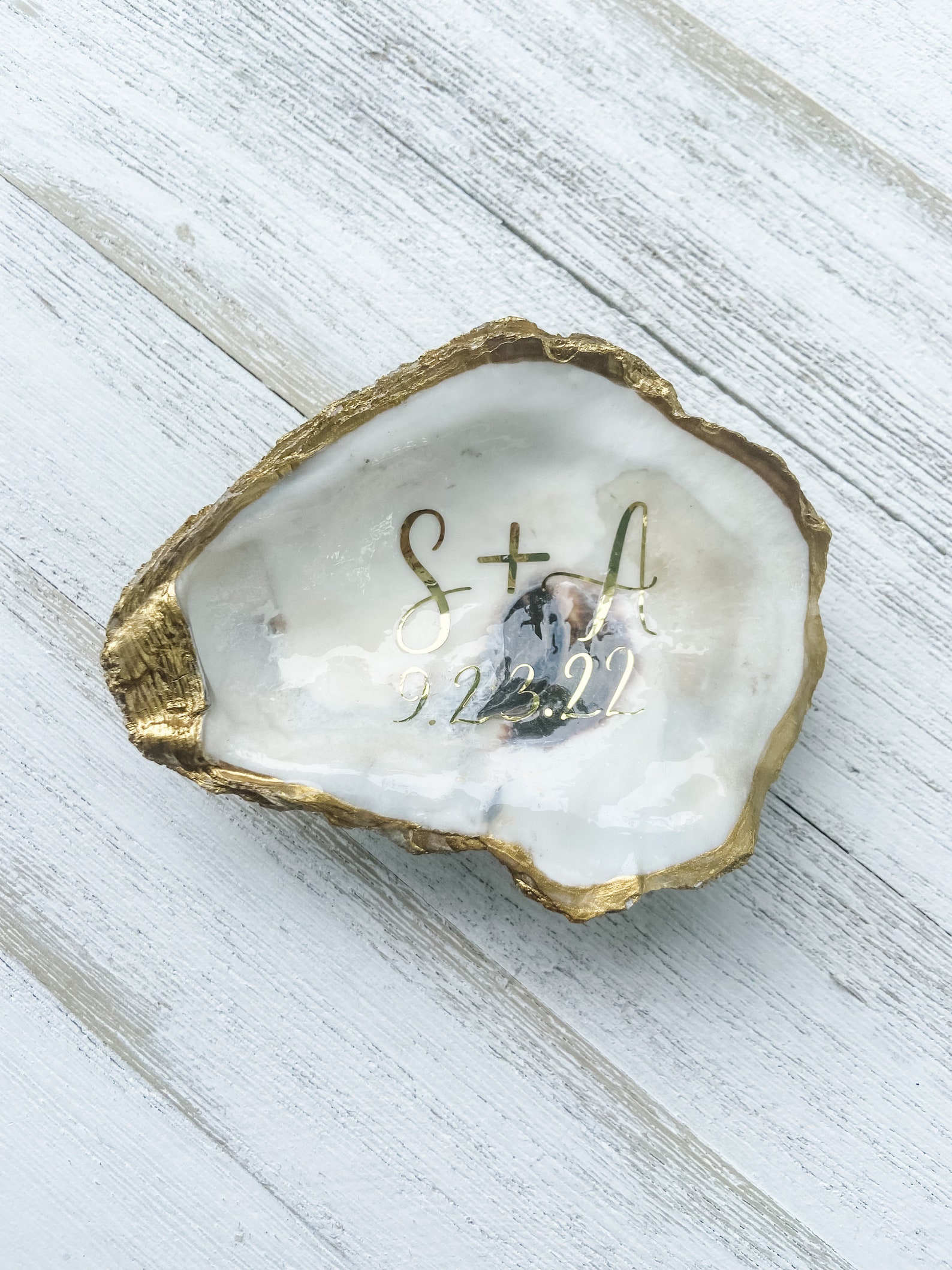 Personalized Oyster Shell With Initials and Wedding Date in Script Font ...
