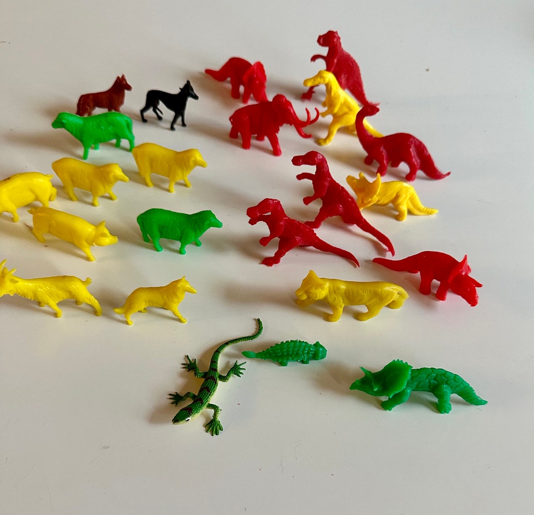 Vintage 23 Piece Plastic Mini Animals Figures, Dinosaurs,farm Animals ...