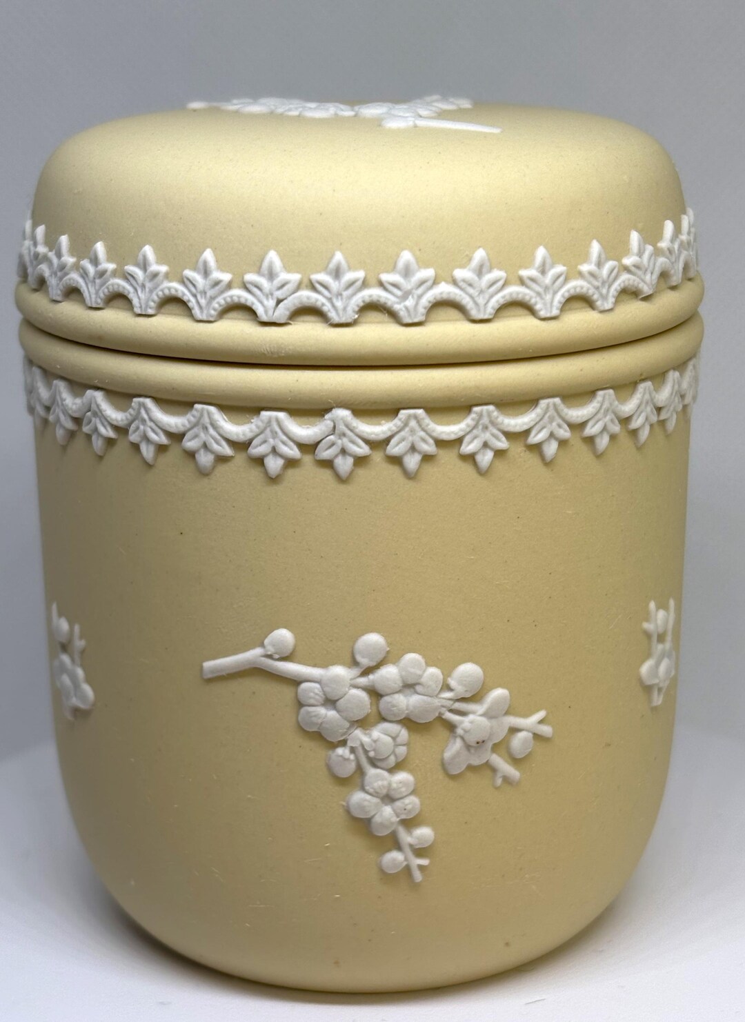 Beautiful Wedgwood Jasperware Primrose Yellow Prunus Box / Jar Yellow ...