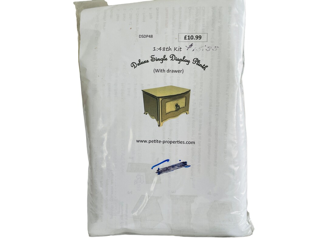 Dollhouse Miniature 1/4 Scale Deluxe Single Display Plinth by Petite ...