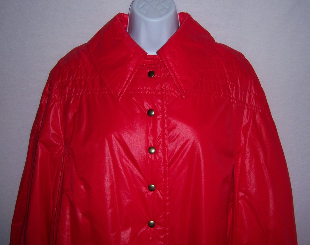 Vintage Queen of the Capes Country Place Bright Red Puffy Quilted Cape ...