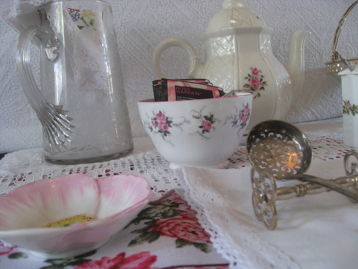 Royal Windsor Cottage Roses Vintage Sugar Bowl in English Fine Bone ...