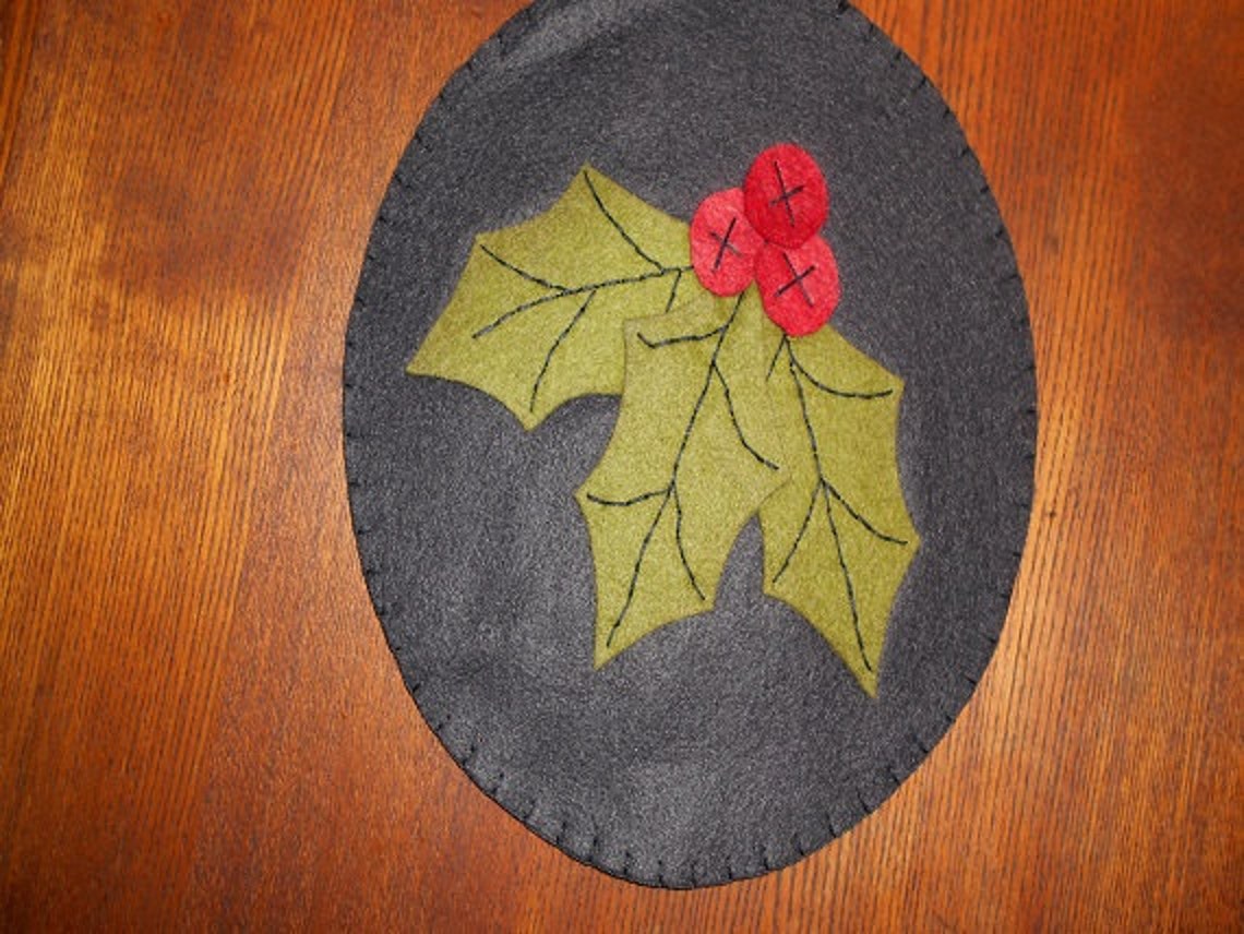 Holly Candle Mat / Christmas Candle Mat / Holly Mat /christmas - Etsy